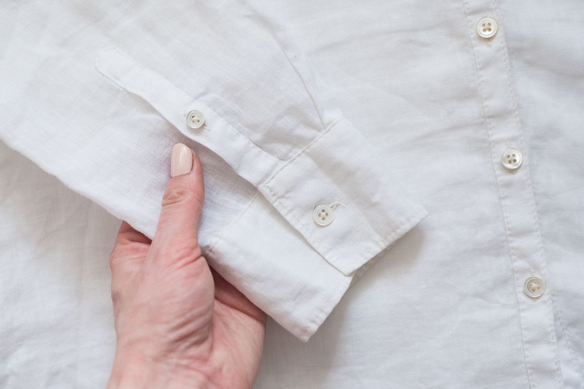 Chemises à poignets boutonnés : ecret d'un look impeccable